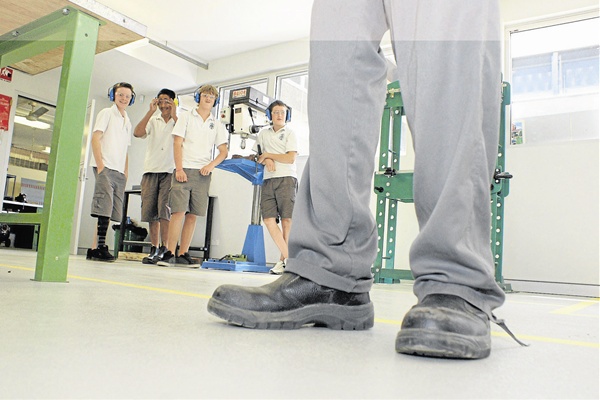 School puts foot down on inappropriate shoes | Central Western Daily ...