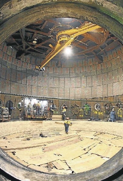 BlueScope blast furnace gets a giant lift | Illawarra Mercury ...