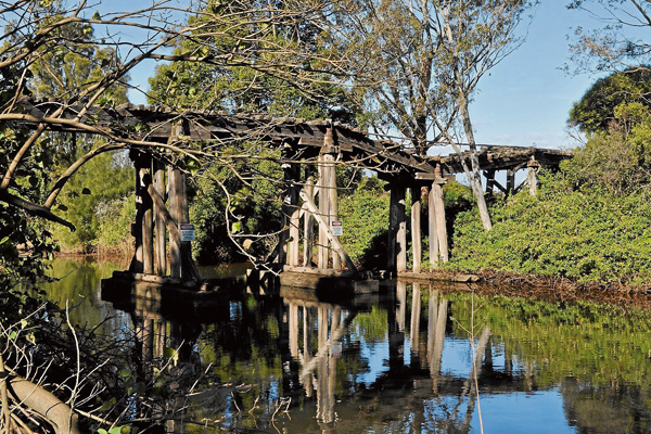 Bridge approaches demolition day | South Coast Register | Nowra, NSW